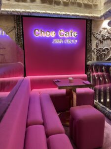 【ロンドンカフェ】女子の憧れ！ピンクのJIMMY CHOO Cafe - Kumamin Blog in New York