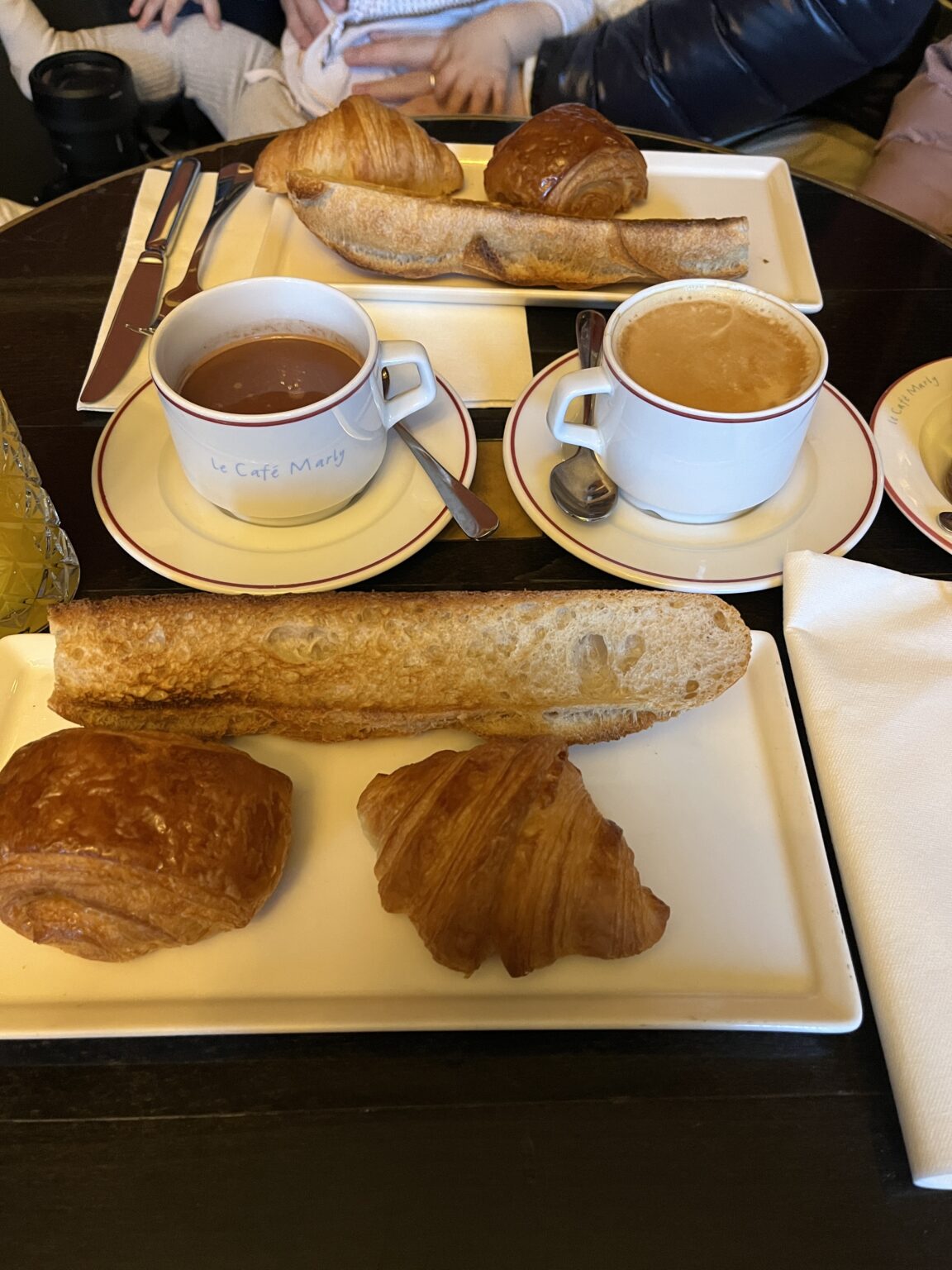 【パリカフェ】ルーブル美術館がベストな場所から見える LE CAFÉ MARLY - Kumamin Blog in New York