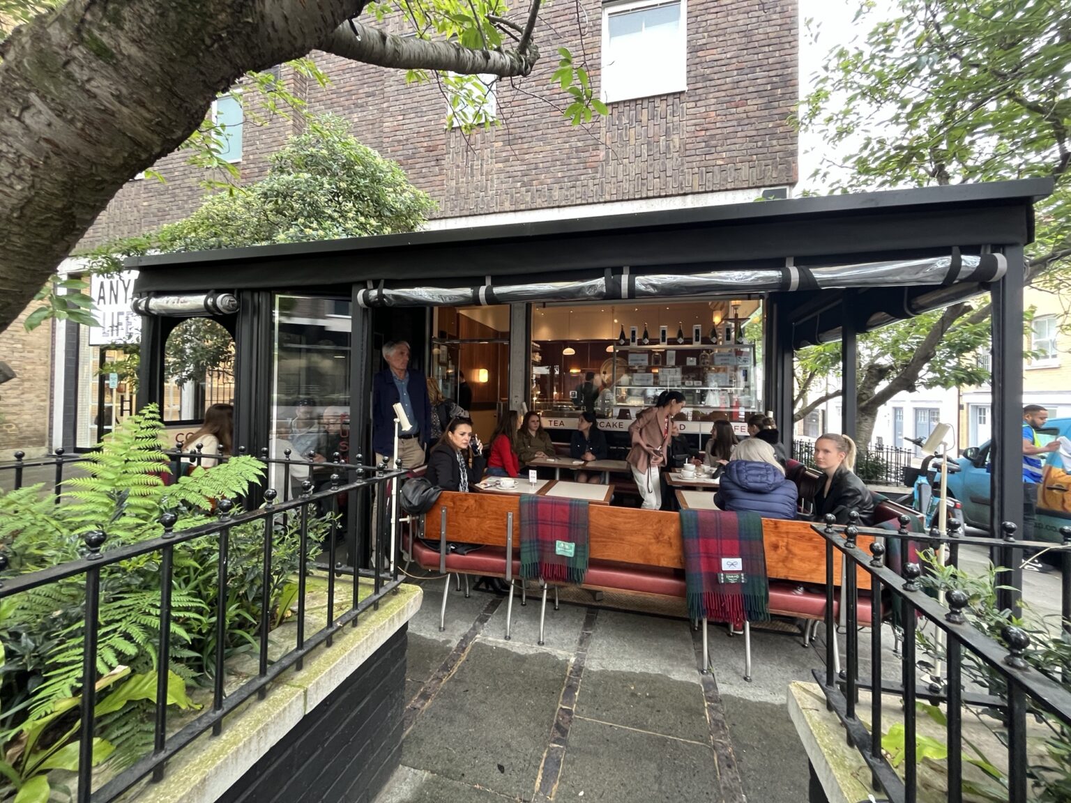 【ロンドンカフェ】ポップなデザインが可愛すぎる！☺︎ANYA CAFE - Kumamin Blog in New York